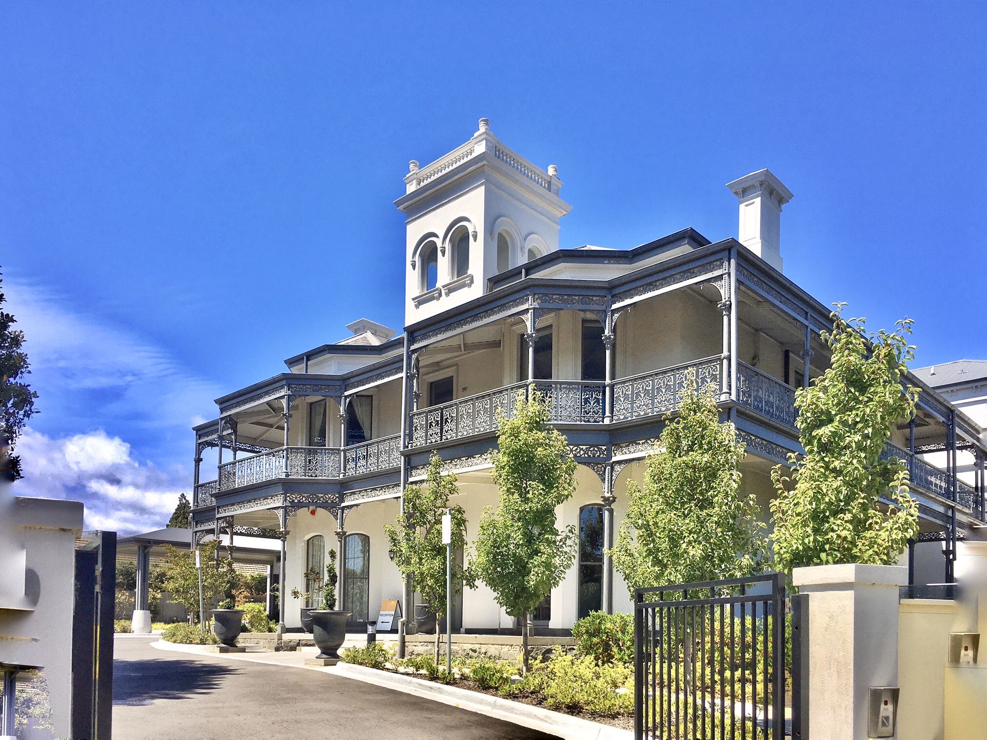Matching mansions ! – Storey of Melbourne