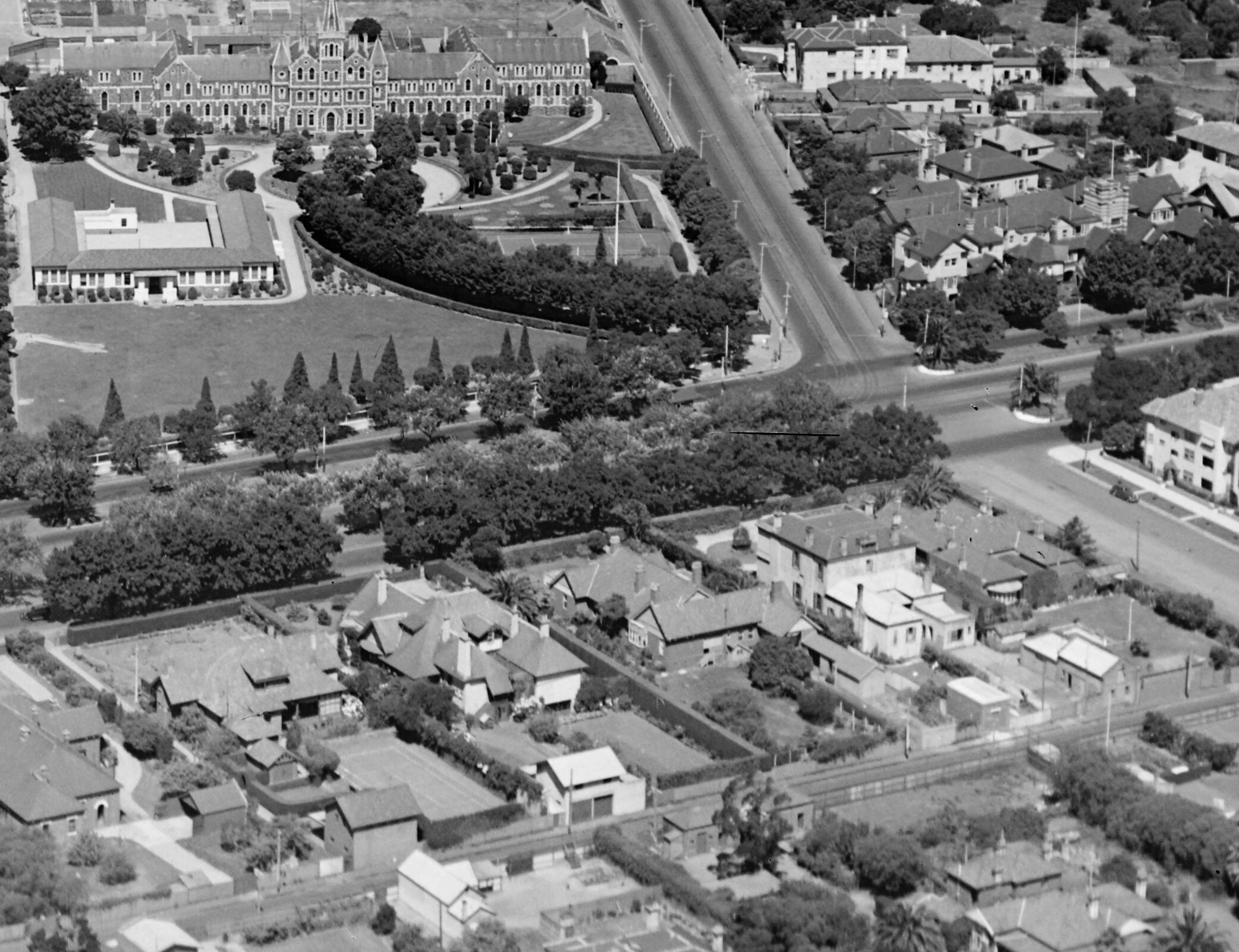 St Kilda Road – was it really lined with Mansions? – Storey of Melbourne