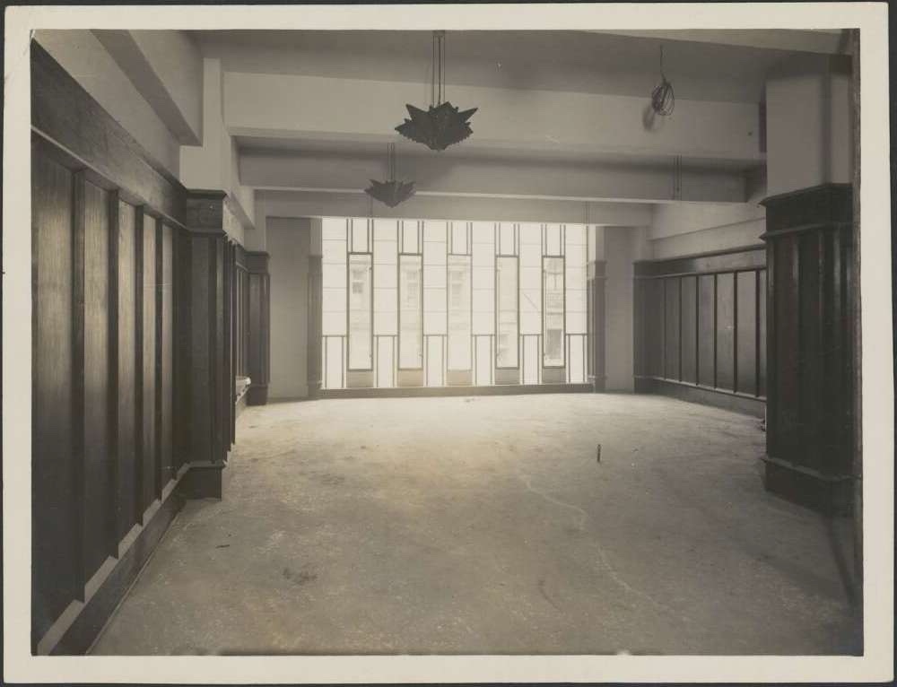 Leonard House 1924, first all-glass facade. – Storey of Melbourne