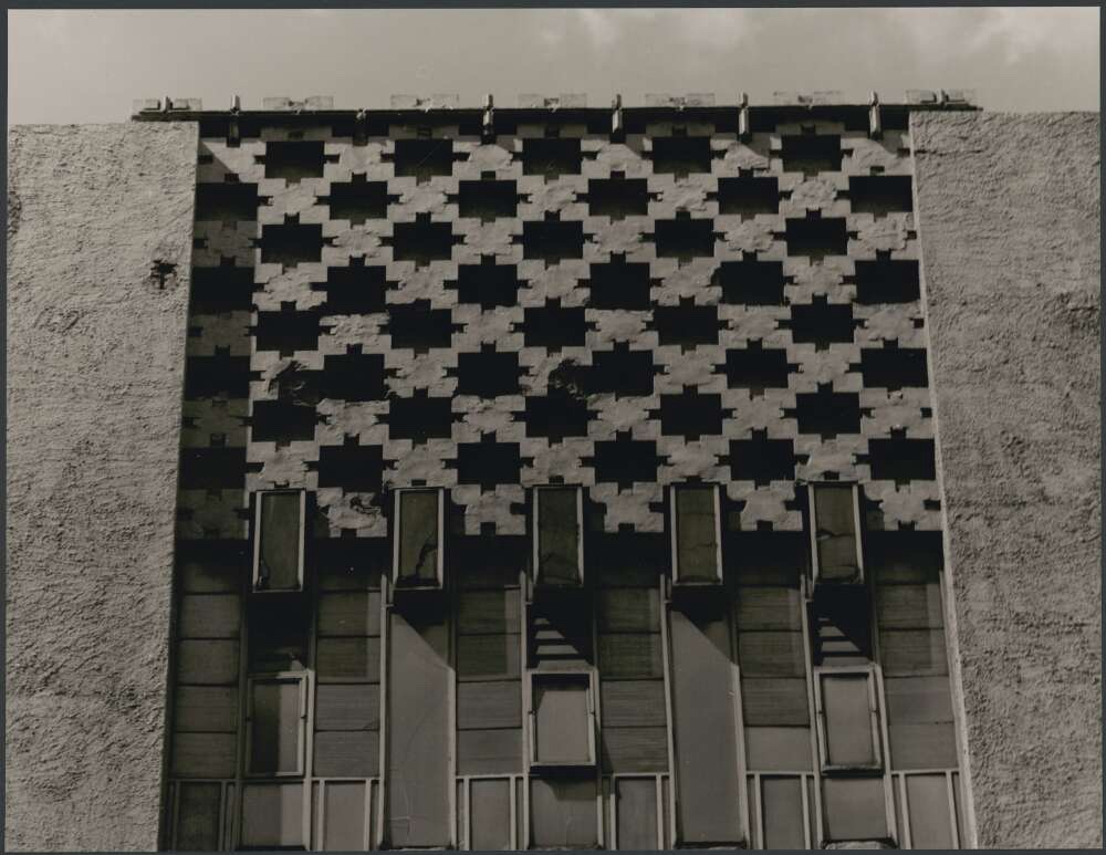 Leonard House 1924, first all-glass facade. – Storey of Melbourne