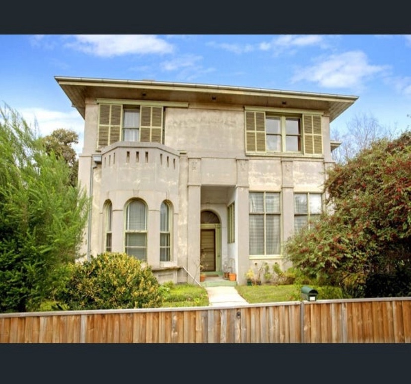 Acland Street old lady house – Storey of Melbourne