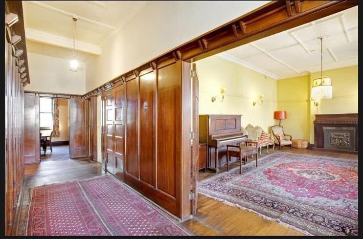 Acland Street old lady house – Storey of Melbourne