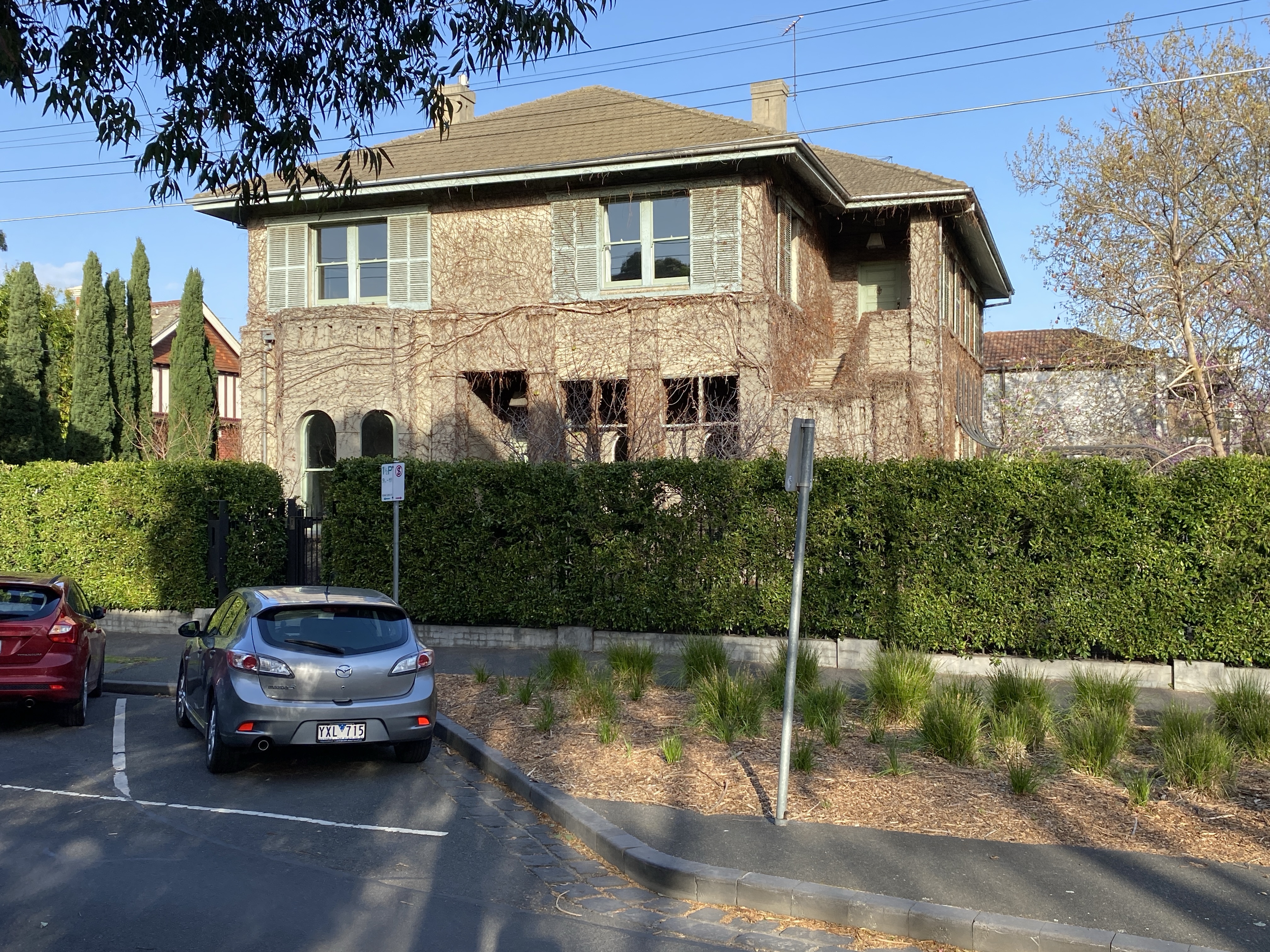 Acland Street old lady house – Storey of Melbourne
