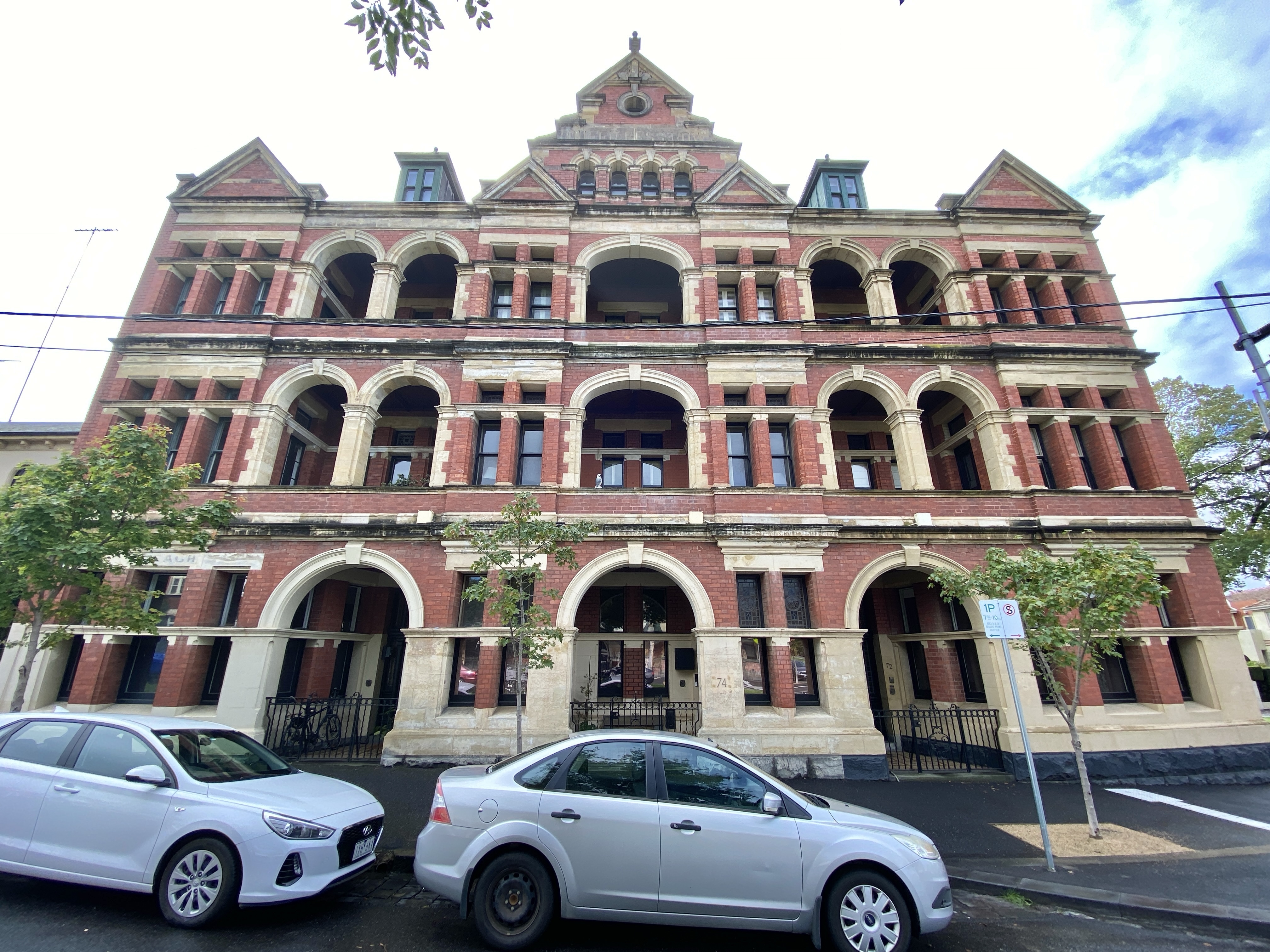 Queen Bess Row – Storey of Melbourne