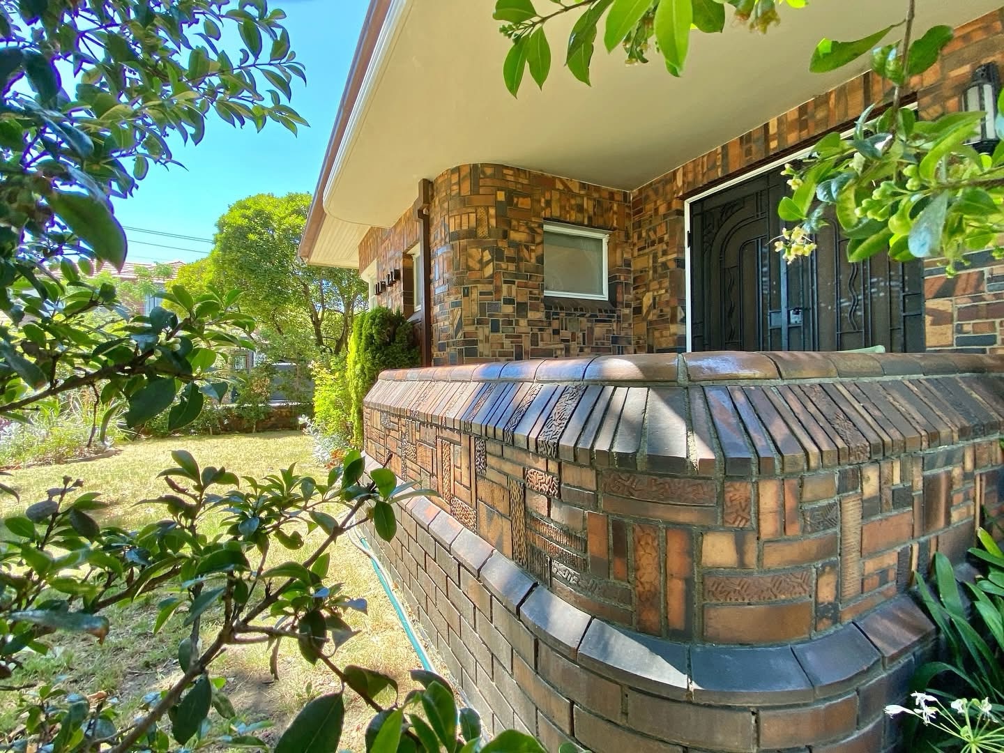 Crazy Deco brickwork – Storey of Melbourne