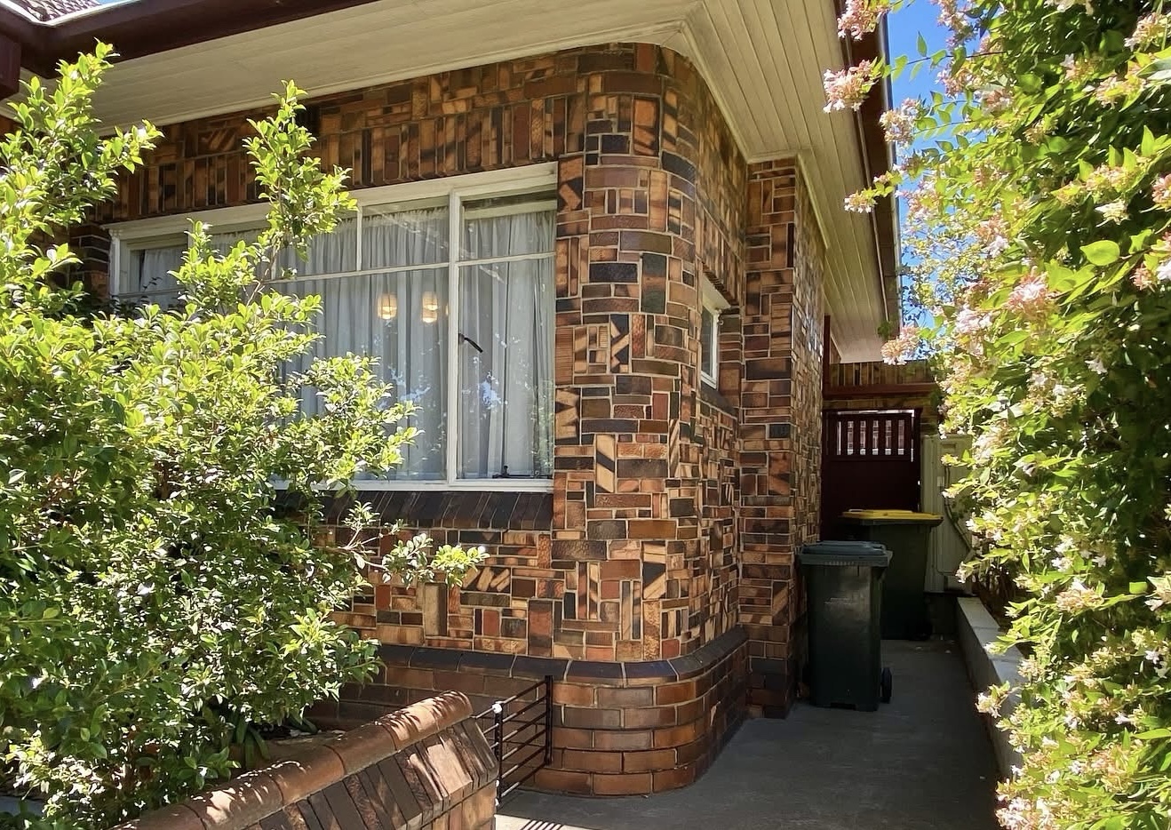 Crazy Deco brickwork – Storey of Melbourne